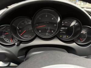 Black Porsche Cayenne 2011 in Riga, with an engine capacity of 3.00 L and mileage of 294 thousand km for 7000 €, photo 16 on AUTOMOTO.COM.LV