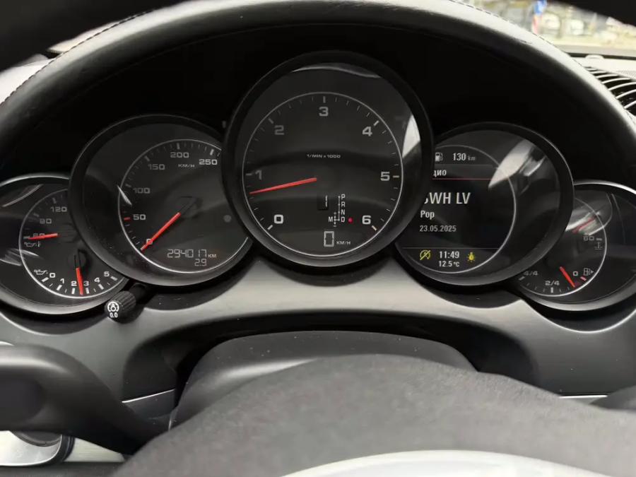 Black Porsche Cayenne 2011 in Riga, with an engine capacity of 3.00 L and mileage of 294 thousand km for 7000 €, photo 16 on AUTOMOTO.COM.LV