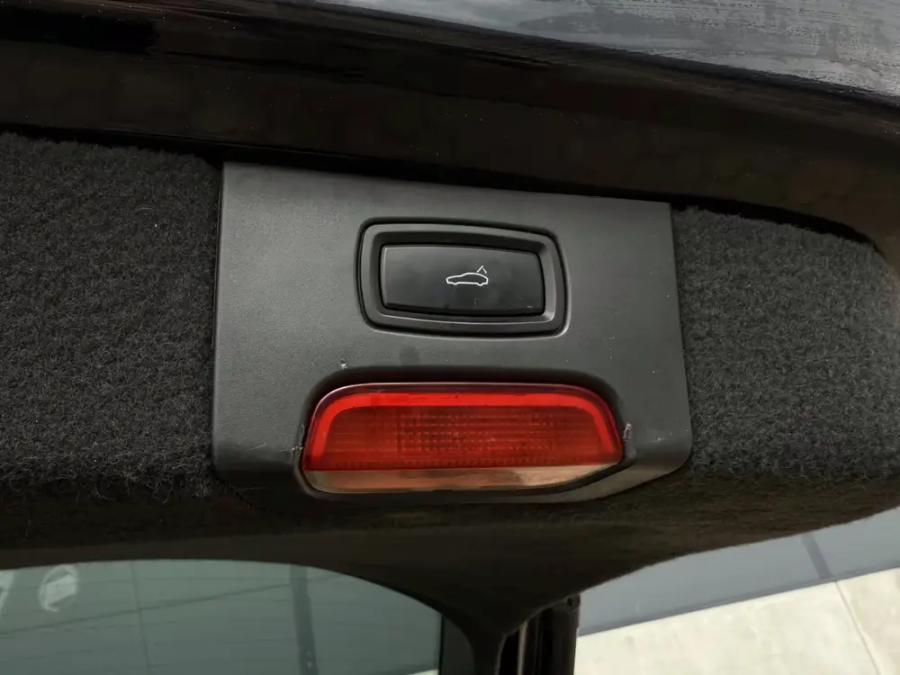Black Porsche Cayenne 2011 in Riga, with an engine capacity of 3.00 L and mileage of 294 thousand km for 7000 €, photo 17 on AUTOMOTO.COM.LV