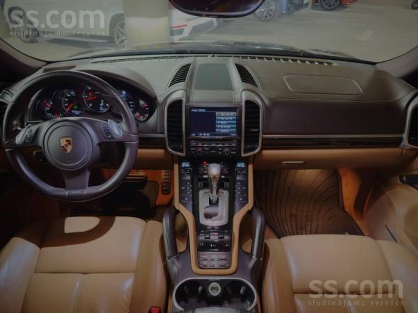 Melns Porsche Cayenne 2011 Rīga, ar dzinēja tilpumu 3.00 L un nobraukumu 310 tūkst. km par 14900 €, foto 7 vietnē AUTOMOTO.COM.LV
