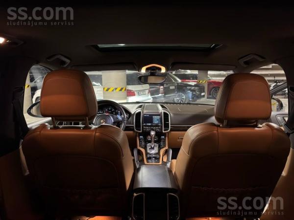 Melns Porsche Cayenne 2011 Rīga, ar dzinēja tilpumu 3.00 L un nobraukumu 310 tūkst. km par 14900 €, foto 8 vietnē AUTOMOTO.COM.LV