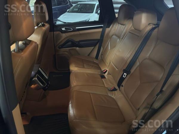 Melns Porsche Cayenne 2011 Rīga, ar dzinēja tilpumu 3.00 L un nobraukumu 310 tūkst. km par 14900 €, foto 9 vietnē AUTOMOTO.COM.LV