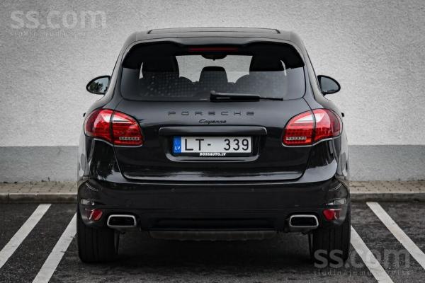 Melns Porsche Cayenne 2011 Rīga, ar dzinēja tilpumu 3.00 L un nobraukumu 255 tūkst. km par 15950 €, foto 5 vietnē AUTOMOTO.COM.LV