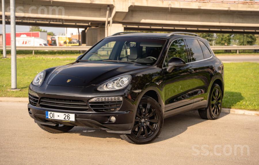 Black Porsche Cayenne 2011 in Riga, with an engine capacity of 3.00 L and mileage of 295 thousand km for 16990 €, photo 1 on AUTOMOTO.COM.LV