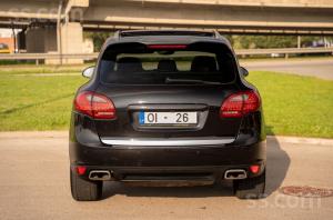 Black Porsche Cayenne 2011 in Riga, with an engine capacity of 3.00 L and mileage of 295 thousand km for 16990 €, photo 6 on AUTOMOTO.COM.LV