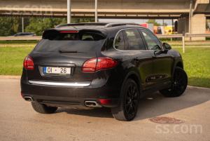 Black Porsche Cayenne 2011 in Riga, with an engine capacity of 3.00 L and mileage of 295 thousand km for 16990 €, photo 8 on AUTOMOTO.COM.LV