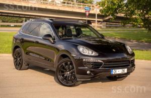 Black Porsche Cayenne 2011 in Riga, with an engine capacity of 3.00 L and mileage of 295 thousand km for 16990 €, photo 9 on AUTOMOTO.COM.LV