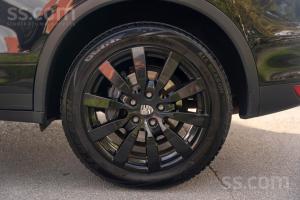 Black Porsche Cayenne 2011 in Riga, with an engine capacity of 3.00 L and mileage of 295 thousand km for 16990 €, photo 10 on AUTOMOTO.COM.LV
