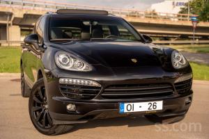 Black Porsche Cayenne 2011 in Riga, with an engine capacity of 3.00 L and mileage of 295 thousand km for 16990 €, photo 11 on AUTOMOTO.COM.LV