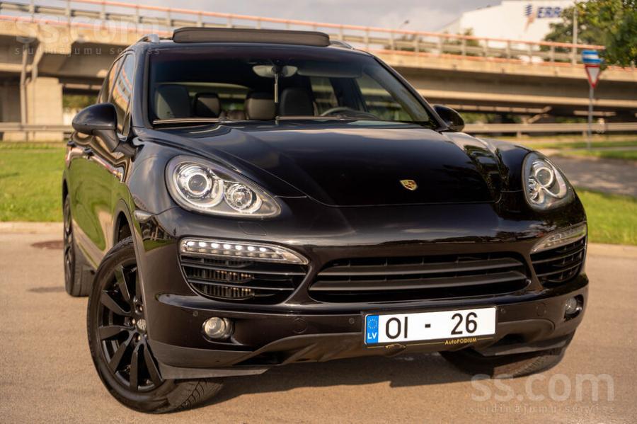 Black Porsche Cayenne 2011 in Riga, with an engine capacity of 3.00 L and mileage of 295 thousand km for 16990 €, photo 11 on AUTOMOTO.COM.LV