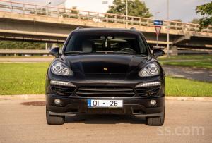 Black Porsche Cayenne 2011 in Riga, with an engine capacity of 3.00 L and mileage of 295 thousand km for 16990 €, photo 12 on AUTOMOTO.COM.LV