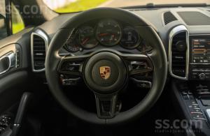 Black Porsche Cayenne 2011 in Riga, with an engine capacity of 3.00 L and mileage of 295 thousand km for 16990 €, photo 14 on AUTOMOTO.COM.LV