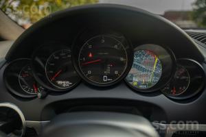 Black Porsche Cayenne 2011 in Riga, with an engine capacity of 3.00 L and mileage of 295 thousand km for 16990 €, photo 15 on AUTOMOTO.COM.LV