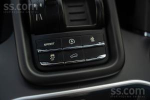 Black Porsche Cayenne 2011 in Riga, with an engine capacity of 3.00 L and mileage of 295 thousand km for 16990 €, photo 22 on AUTOMOTO.COM.LV