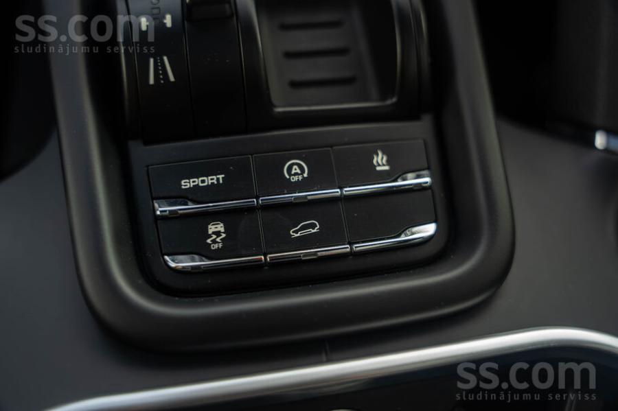 Black Porsche Cayenne 2011 in Riga, with an engine capacity of 3.00 L and mileage of 295 thousand km for 16990 €, photo 22 on AUTOMOTO.COM.LV