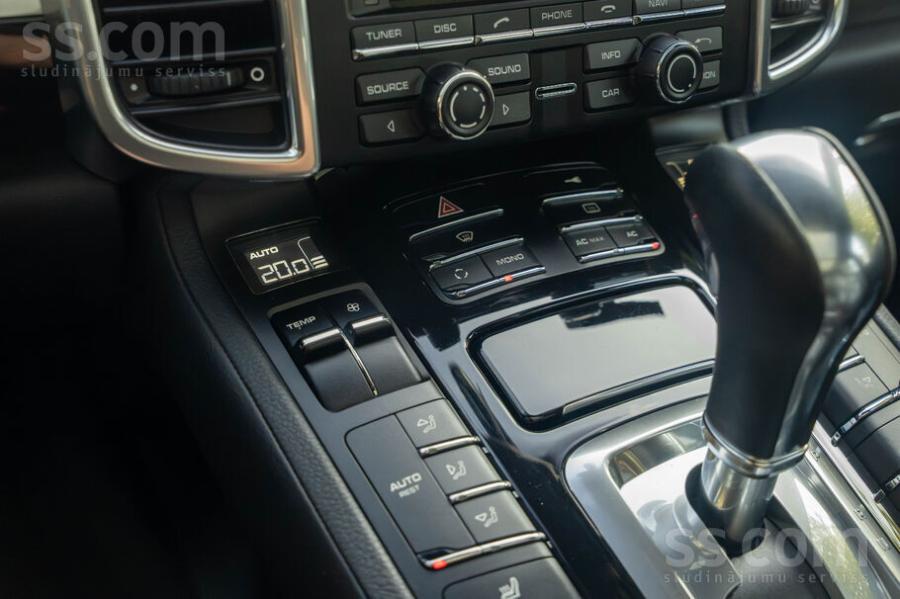 Black Porsche Cayenne 2011 in Riga, with an engine capacity of 3.00 L and mileage of 295 thousand km for 16990 €, photo 23 on AUTOMOTO.COM.LV