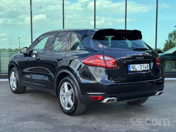 Melns Porsche Cayenne 2011 Rīga, ar dzinēja tilpumu 3.00 L un nobraukumu 0 tūkst. km par 18950 €, foto 5 vietnē AUTOMOTO.COM.LV