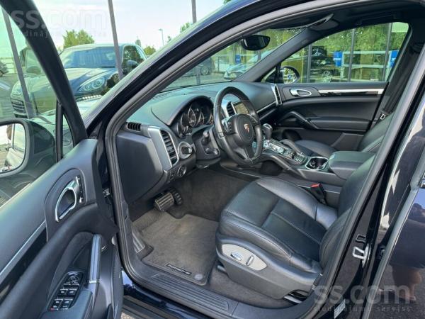 Melns Porsche Cayenne 2011 Rīga, ar dzinēja tilpumu 3.00 L un nobraukumu 0 tūkst. km par 18950 €, foto 6 vietnē AUTOMOTO.COM.LV