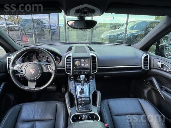 Melns Porsche Cayenne 2011 Rīga, ar dzinēja tilpumu 3.00 L un nobraukumu 0 tūkst. km par 18950 €, foto 7 vietnē AUTOMOTO.COM.LV