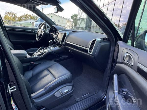 Melns Porsche Cayenne 2011 Rīga, ar dzinēja tilpumu 3.00 L un nobraukumu 0 tūkst. km par 18950 €, foto 8 vietnē AUTOMOTO.COM.LV