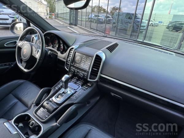 Melns Porsche Cayenne 2011 Rīga, ar dzinēja tilpumu 3.00 L un nobraukumu 0 tūkst. km par 18950 €, foto 9 vietnē AUTOMOTO.COM.LV