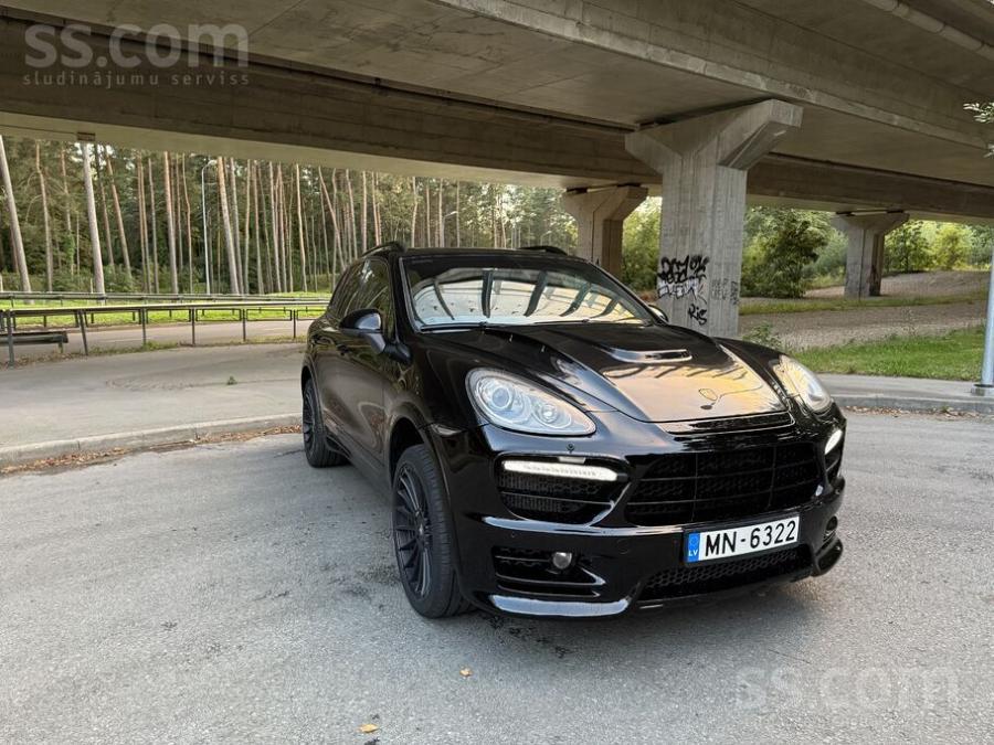 Black Porsche Cayenne 2011 in Riga, with an engine capacity of 3.00 L and mileage of 280 thousand km for 25500 €, photo 1 on AUTOMOTO.COM.LV