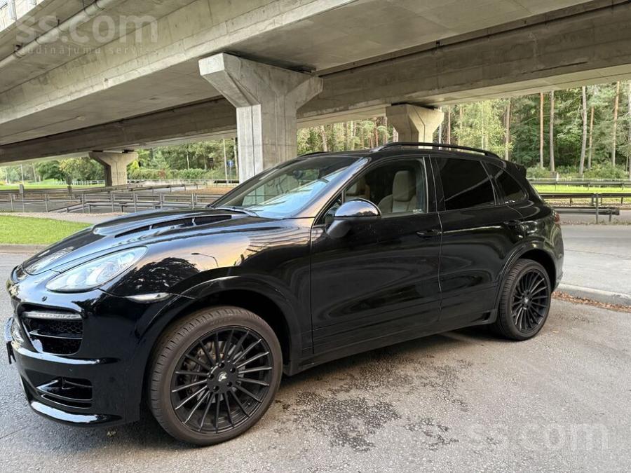 Black Porsche Cayenne 2011 in Riga, with an engine capacity of 3.00 L and mileage of 280 thousand km for 25500 €, photo 4 on AUTOMOTO.COM.LV