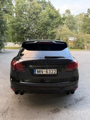 Black Porsche Cayenne 2011 in Riga, with an engine capacity of 3.00 L and mileage of 280 thousand km for 25500 €, photo 5 on AUTOMOTO.COM.LV