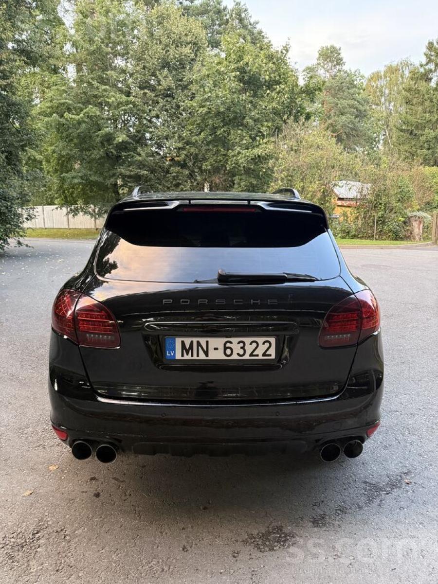 Black Porsche Cayenne 2011 in Riga, with an engine capacity of 3.00 L and mileage of 280 thousand km for 25500 €, photo 5 on AUTOMOTO.COM.LV