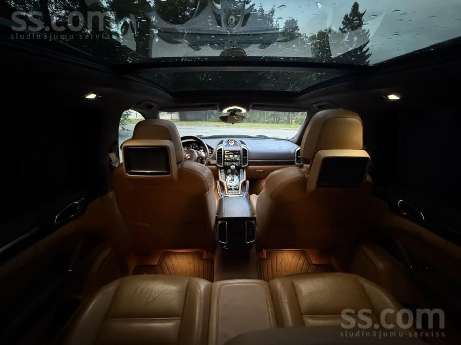 Black Porsche Cayenne 2011 in Riga, with an engine capacity of 3.00 L and mileage of 280 thousand km for 25500 €, photo 9 on AUTOMOTO.COM.LV