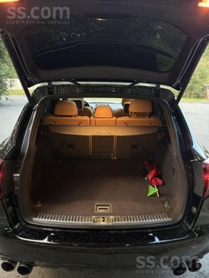 Black Porsche Cayenne 2011 in Riga, with an engine capacity of 3.00 L and mileage of 280 thousand km for 25500 €, photo 10 on AUTOMOTO.COM.LV