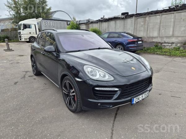 Porsche Cayenne 2011 Rīga vietnē Melns Porsche Cayenne 2011 Rīga, ar dzinēja tilpumu 4.80 L un nobraukumu 248 tūkst. km par 17990 €, foto 3 vietnē AUTOMOTO.COM.LV