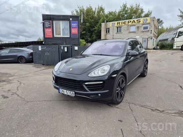 Porsche Cayenne 2011 Rīga vietnē Melns Porsche Cayenne 2011 Rīga, ar dzinēja tilpumu 4.80 L un nobraukumu 248 tūkst. km par 17990 €, foto 5 vietnē AUTOMOTO.COM.LV