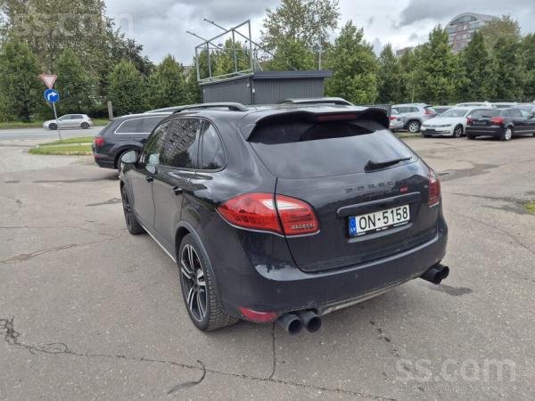 Porsche Cayenne 2011 Rīga vietnē Melns Porsche Cayenne 2011 Rīga, ar dzinēja tilpumu 4.80 L un nobraukumu 248 tūkst. km par 17990 €, foto 9 vietnē AUTOMOTO.COM.LV