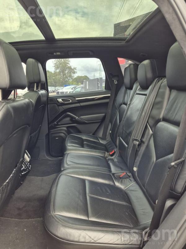 Porsche Cayenne 2011 Rīga vietnē Melns Porsche Cayenne 2011 Rīga, ar dzinēja tilpumu 4.80 L un nobraukumu 248 tūkst. km par 17990 €, foto 11 vietnē AUTOMOTO.COM.LV