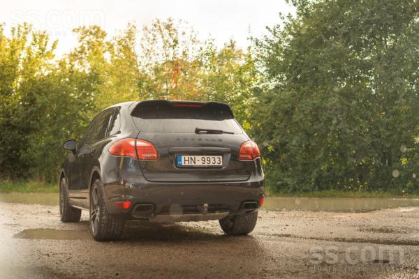 Black Porsche Cayenne 2011 in Riga, with an engine capacity of 3.00 L and mileage of 272 thousand km for 17400 €, photo 6 on AUTOMOTO.COM.LV