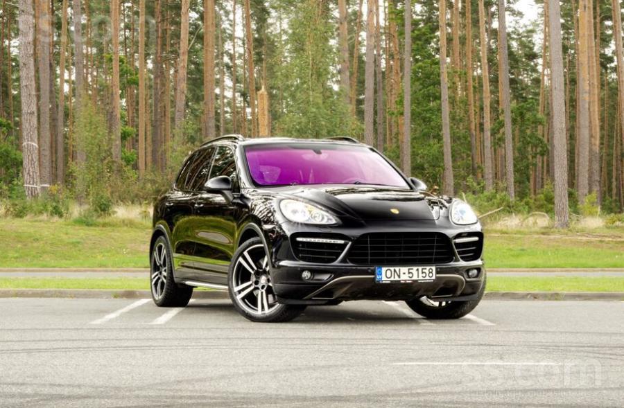 Black Porsche Cayenne 2011 in Riga, with an engine capacity of 4.80 L and mileage of 248 thousand km for 17990 €, photo 4 on AUTOMOTO.COM.LV