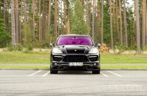 Black Porsche Cayenne 2011 in Riga, with an engine capacity of 4.80 L and mileage of 248 thousand km for 17990 €, photo 6 on AUTOMOTO.COM.LV