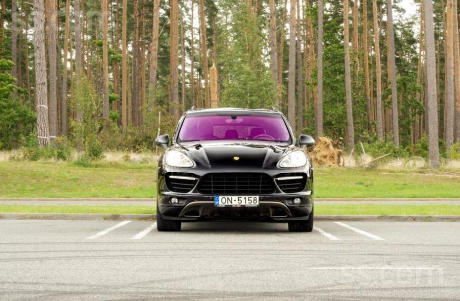 Black Porsche Cayenne 2011 in Riga, with an engine capacity of 4.80 L and mileage of 248 thousand km for 17990 €, photo 7 on AUTOMOTO.COM.LV