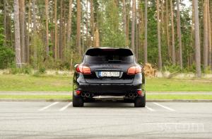Black Porsche Cayenne 2011 in Riga, with an engine capacity of 4.80 L and mileage of 248 thousand km for 17990 €, photo 14 on AUTOMOTO.COM.LV