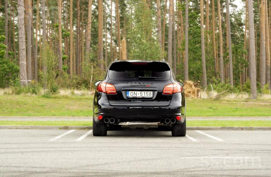 Black Porsche Cayenne 2011 in Riga, with an engine capacity of 4.80 L and mileage of 248 thousand km for 17990 €, photo 14 on AUTOMOTO.COM.LV