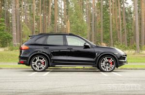 Black Porsche Cayenne 2011 in Riga, with an engine capacity of 4.80 L and mileage of 248 thousand km for 17990 €, photo 18 on AUTOMOTO.COM.LV