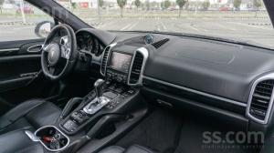 Black Porsche Cayenne 2011 in Riga, with an engine capacity of 4.80 L and mileage of 248 thousand km for 17990 €, photo 23 on AUTOMOTO.COM.LV
