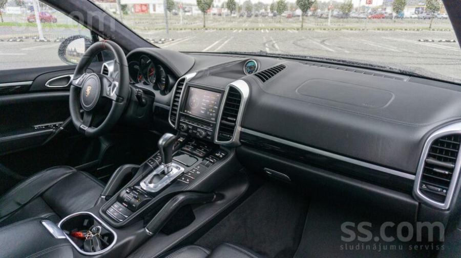 Black Porsche Cayenne 2011 in Riga, with an engine capacity of 4.80 L and mileage of 248 thousand km for 17990 €, photo 23 on AUTOMOTO.COM.LV