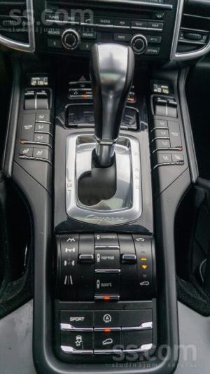 Black Porsche Cayenne 2011 in Riga, with an engine capacity of 4.80 L and mileage of 248 thousand km for 17990 €, photo 30 on AUTOMOTO.COM.LV