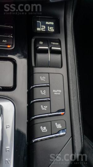 Black Porsche Cayenne 2011 in Riga, with an engine capacity of 4.80 L and mileage of 248 thousand km for 17990 €, photo 34 on AUTOMOTO.COM.LV