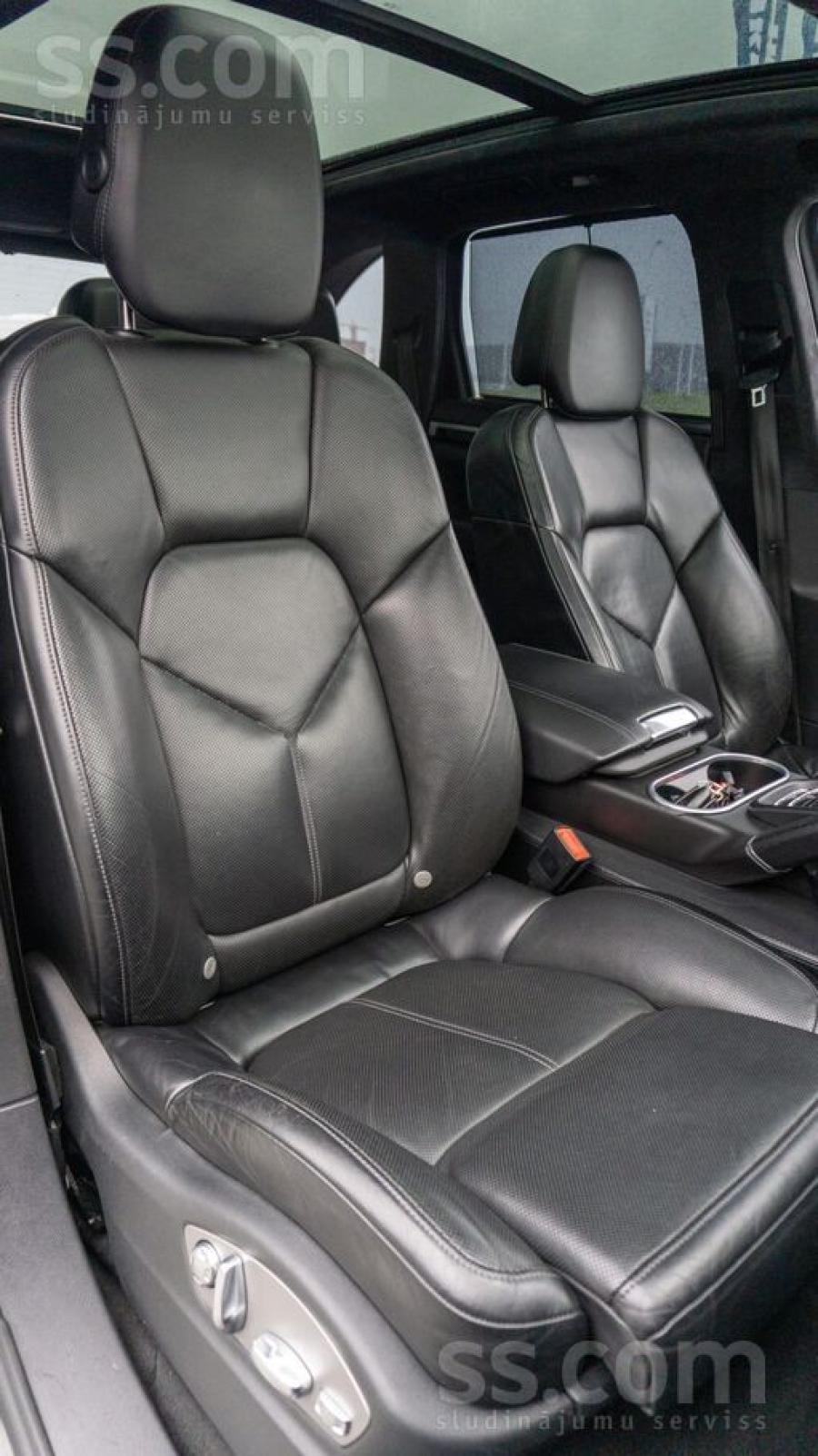 Black Porsche Cayenne 2011 in Riga, with an engine capacity of 4.80 L and mileage of 248 thousand km for 17990 €, photo 51 on AUTOMOTO.COM.LV