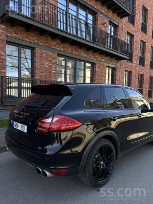Black Porsche Cayenne 2011 in Riga, with an engine capacity of 4.80 L and mileage of 245 thousand km for 18500 €, photo 3 on AUTOMOTO.COM.LV