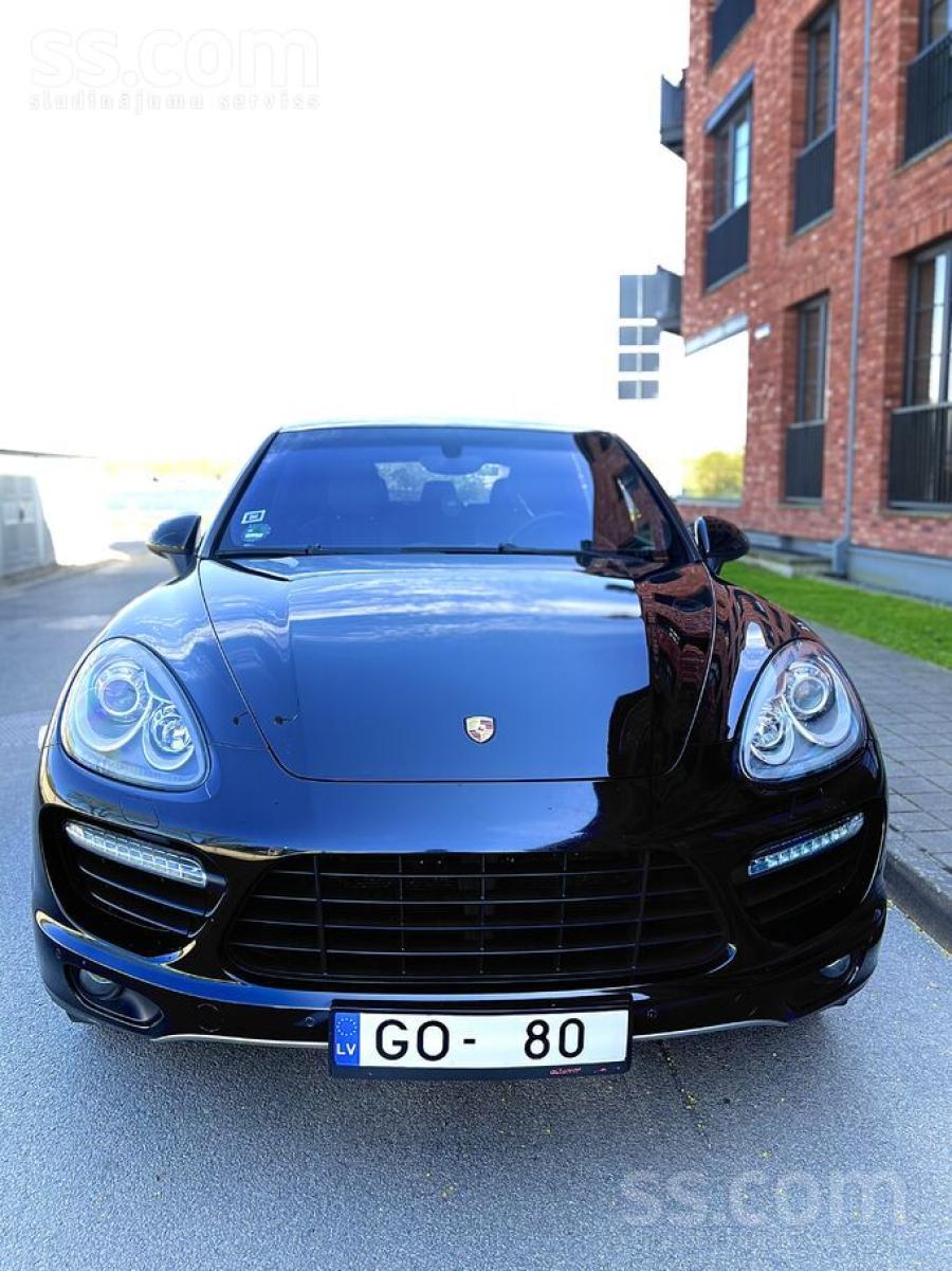 Black Porsche Cayenne 2011 in Riga, with an engine capacity of 4.80 L and mileage of 245 thousand km for 18500 €, photo 5 on AUTOMOTO.COM.LV