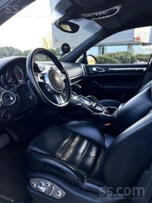 Black Porsche Cayenne 2011 in Riga, with an engine capacity of 4.80 L and mileage of 245 thousand km for 18500 €, photo 6 on AUTOMOTO.COM.LV